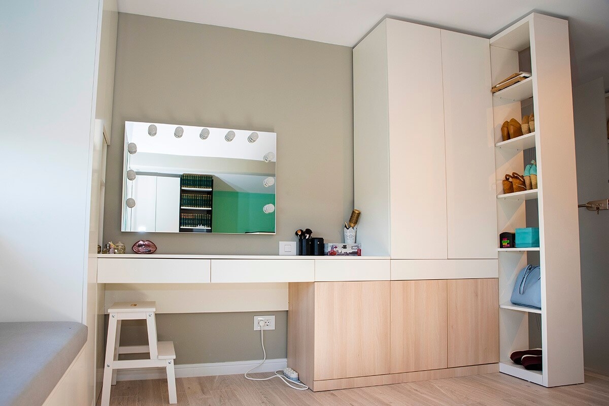 Fabrica de mobilă la comandă Mobilier Dressing - Spațiu Multifuncțional